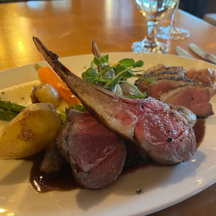 The Antler Steakhouse - Deerhurst Resort Restaurant - Huntsville, ON ...