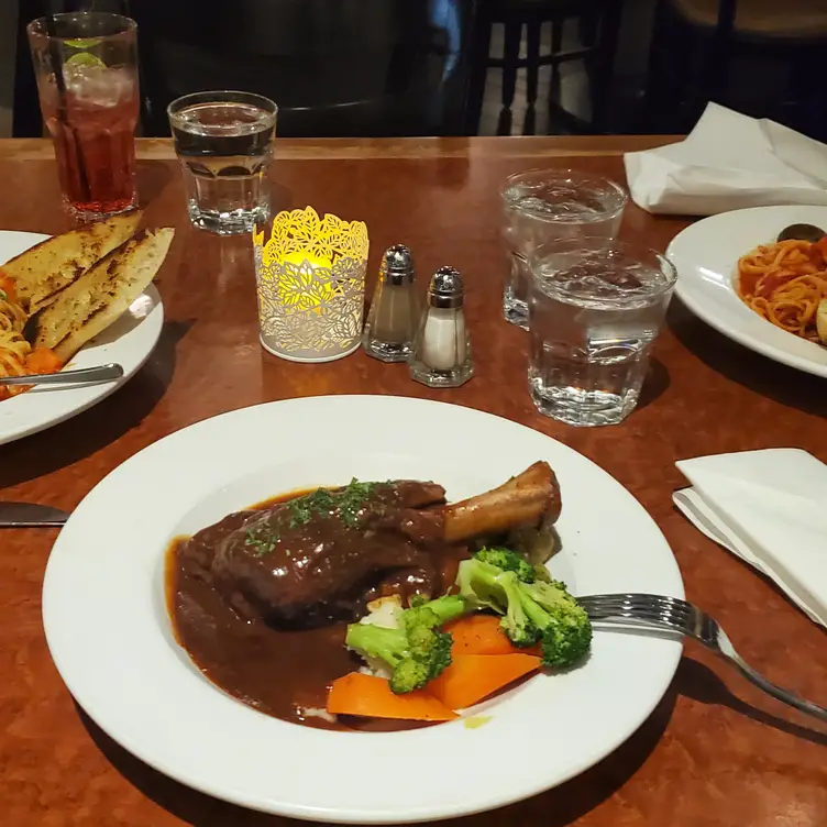 RiverHouse Restaurant and Pub - Updated 2024, Northwest American ...