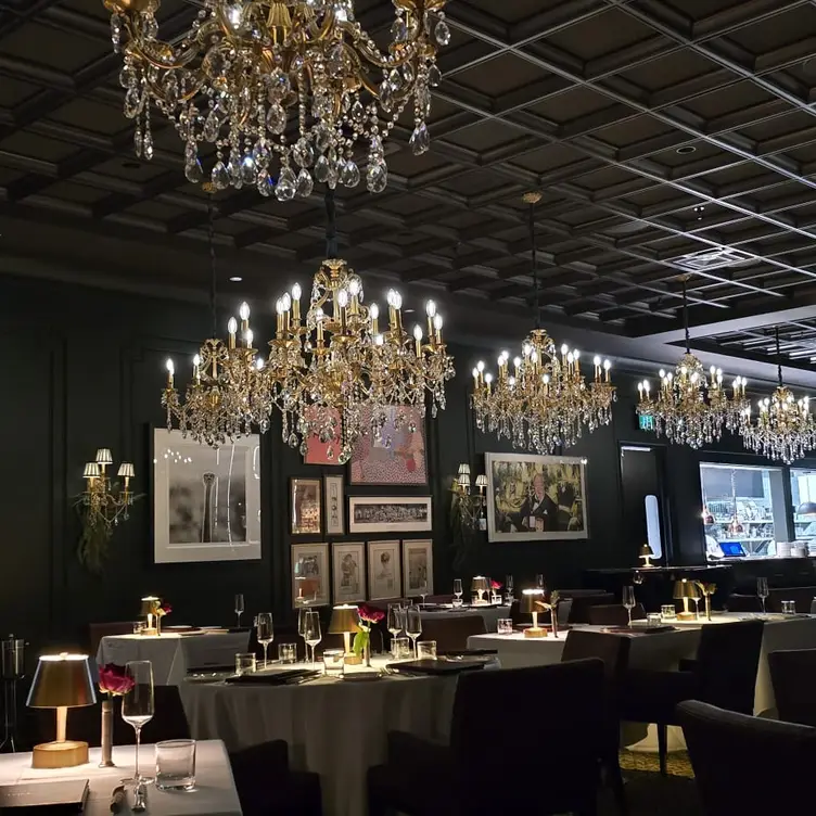 Papi’s - Elegant Steakhouse in London, Ontario - Events' Realm