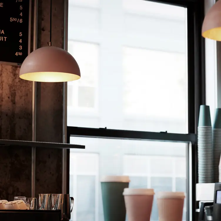 LUUC - Café Deli Wein – Aktualisiert 2024, Vegetarisches/veganes ...