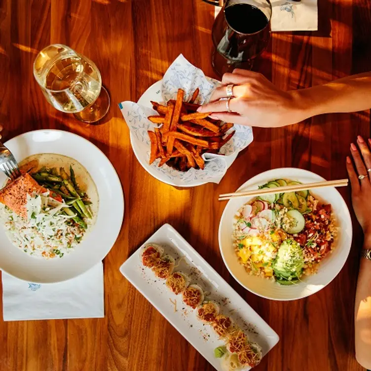 Earls Kitchen + Bar - Prince George Restaurant - Prince George, BC ...