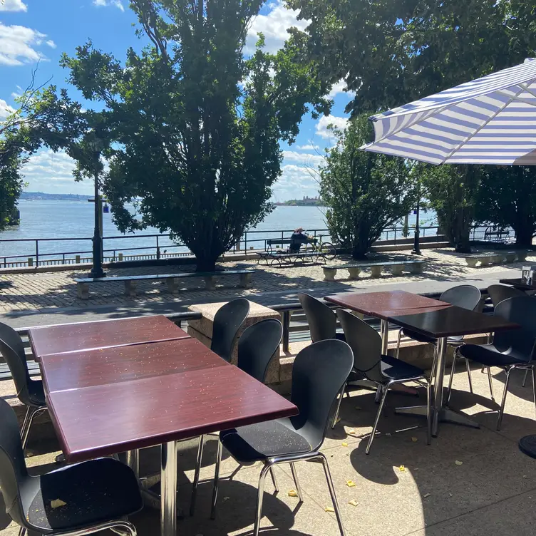 BP Grille - Updated 2025, American Restaurant in New York, NY