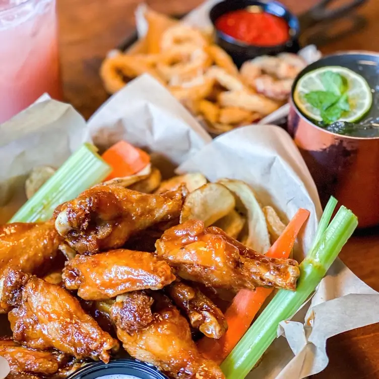 Brick House Tavern + Tap - Chesterfield Restaurant - Chesterfield, MO ...
