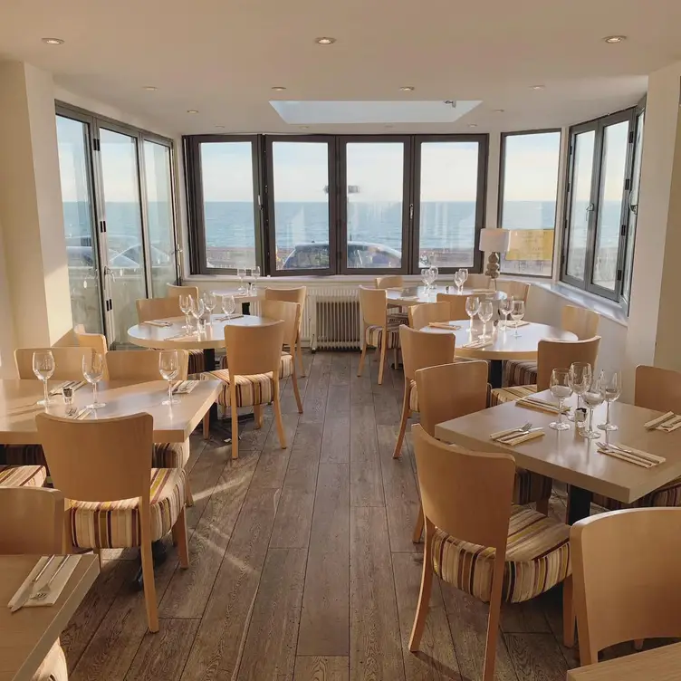 The Beach @ The Famous Ship Inn - Updated 2024, British Restaurant in ...