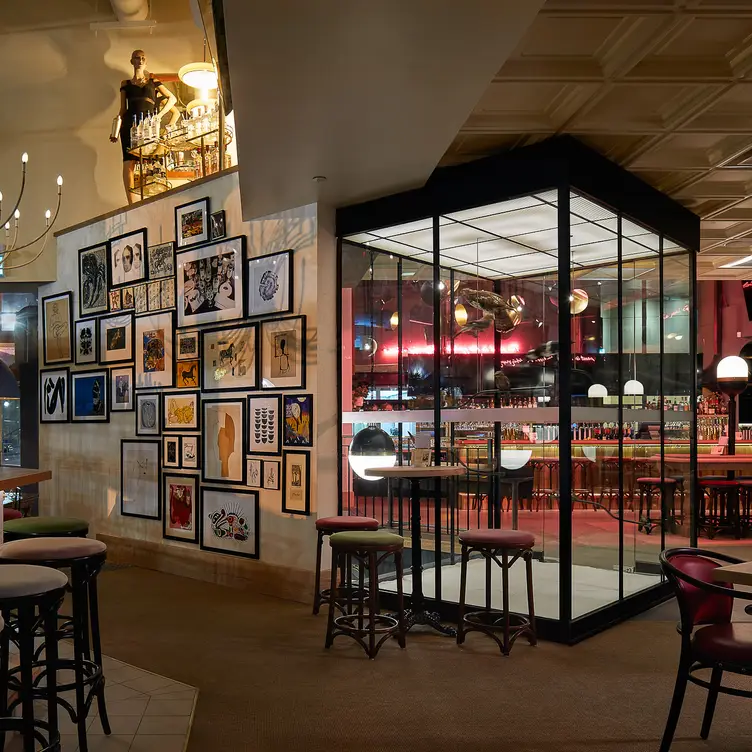 Restaurante The Walrus Pub & Beer Hall - Toronto, , ON | OpenTable