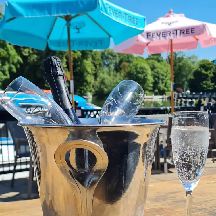 Swan - Pangbourne Restaurant - Pangbourne, , Berkshire | OpenTable