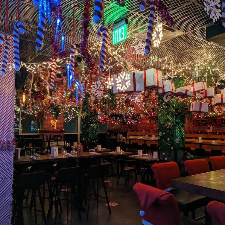 Handcraft Kitchen and Cocktails Mount Pleasant Restaurant - Mount ...