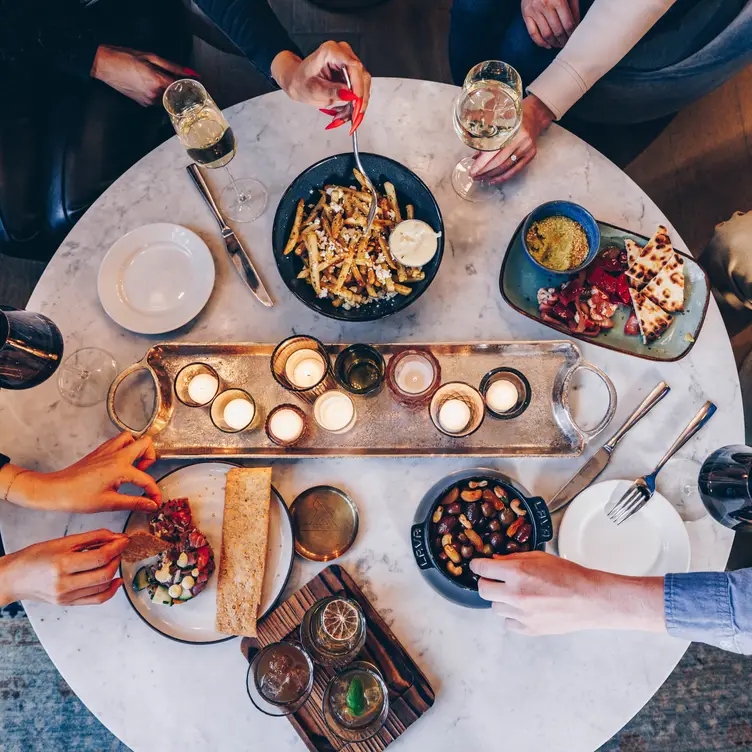 Alma - Hotel Zachary Chicago a Tribute Portfolio Hotel Restaurant ...