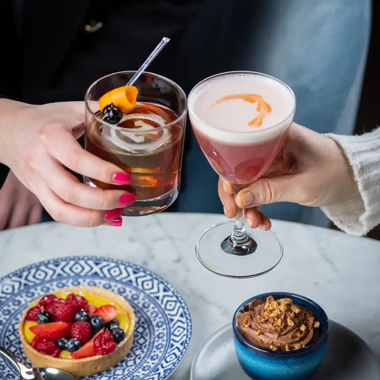 Alma - Hotel Zachary Chicago a Tribute Portfolio Hotel Restaurant ...