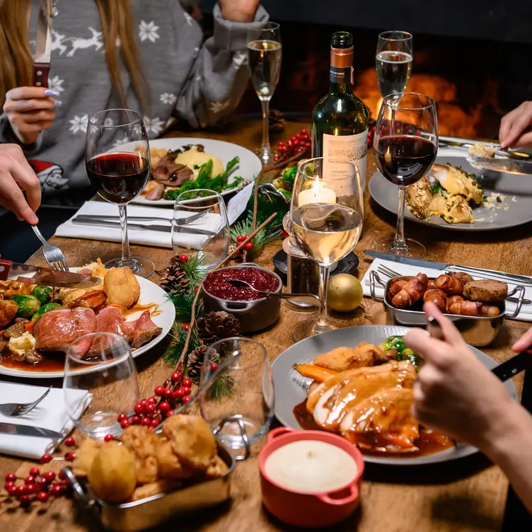 The Warwick Castle Restaurant - London | OpenTable