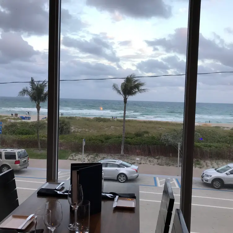 Restaurante 50 Ocean at Boston's On The Beach - Delray Beach, , FL ...
