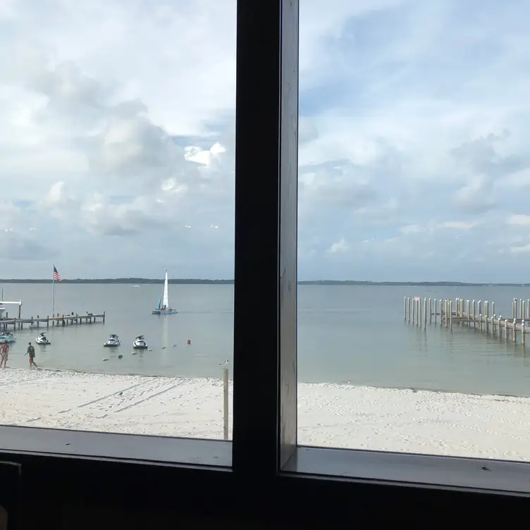Hemingway's Island Grill - Pensacola Beach Restaurant - Pensacola Beach ...