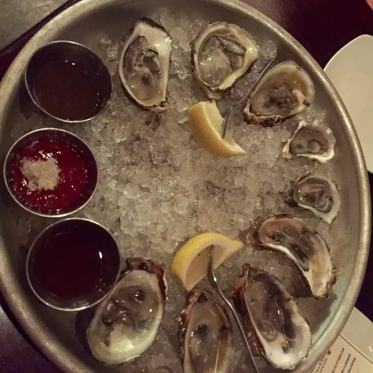 Restaurante The Silver Pig Bar & Oyster Room - Howell, , MI | OpenTable