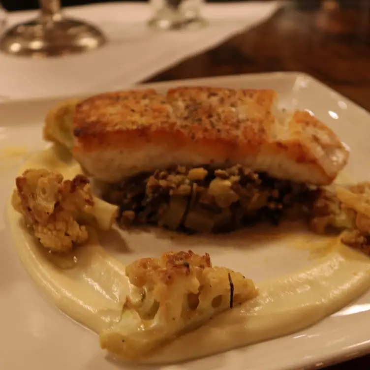 Restaurante Little Jumbo Restaurant & Bar - Victoria, , BC | OpenTable