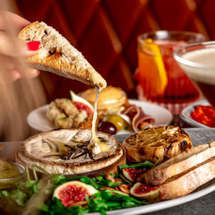 Tuttons Restaurant - London, | OpenTable