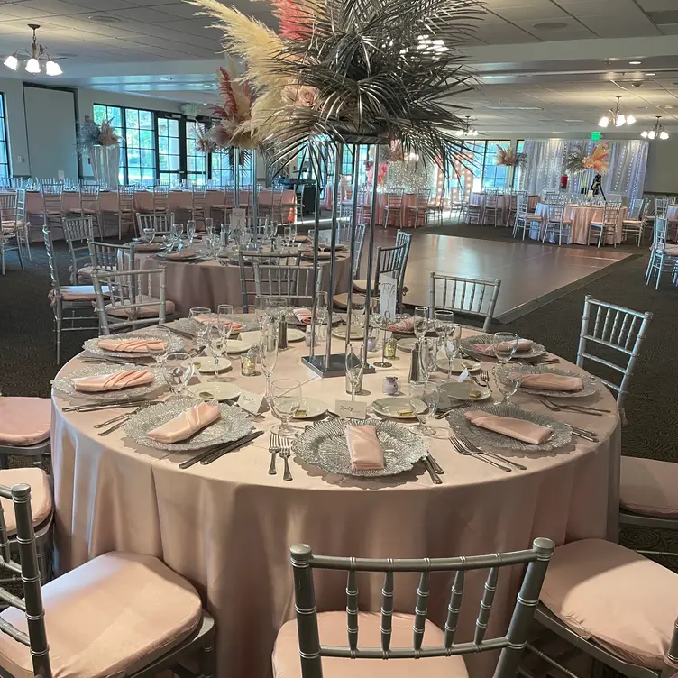 Club 19 Pembroke Lakes - Updated 2024, American Restaurant in Pembroke ...