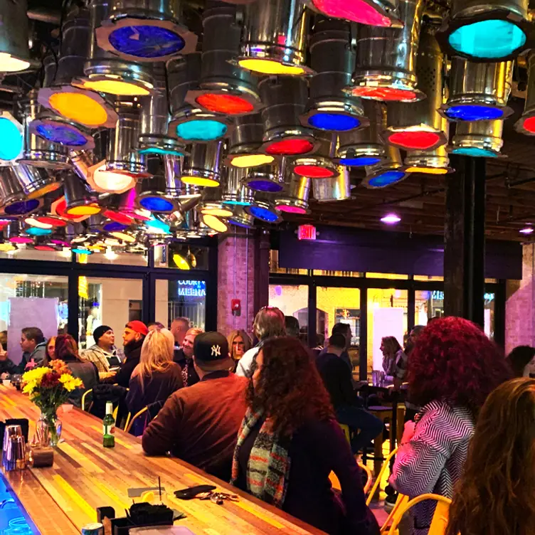 Restaurante Spotlight at The Paramount - Huntington, , NY | Reserva en ...